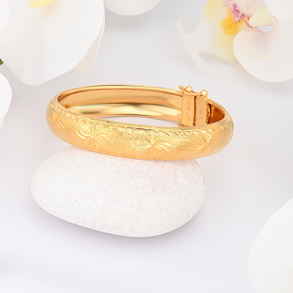 Zhulian Malaysia. Vintage Engraved Bangle Gold Plated